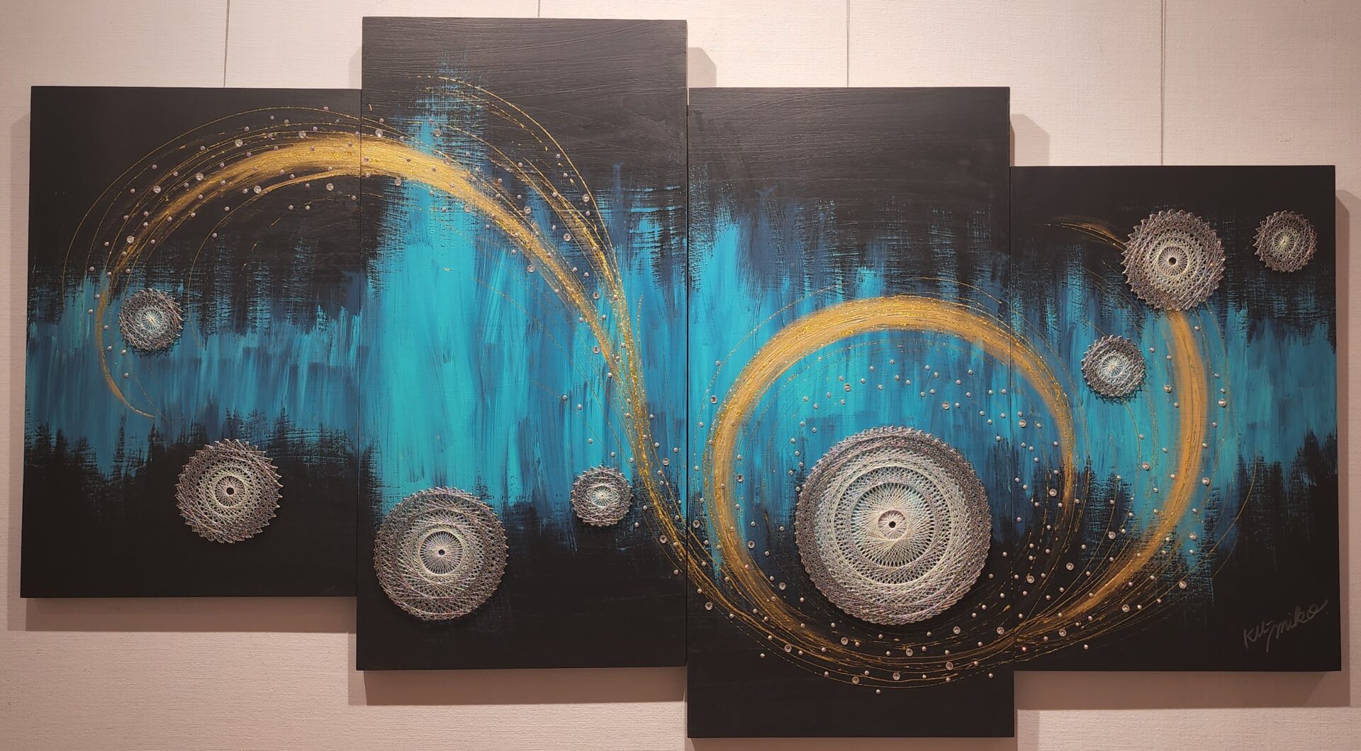 「ストリングアーティスト」美崎久美子さん 個展開催中 - アマテイ株式会社｜釘・ネジのアマテイ Amatei｜兵庫県尼崎市 ＊アマテイは、釘の生産量日本一の上場会社です。