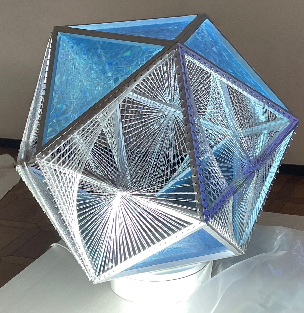 「ストリングアーティスト」美崎久美子さん 個展開催中 - アマテイ株式会社｜釘・ネジのアマテイ Amatei｜兵庫県尼崎市 ＊アマテイは、釘の ...